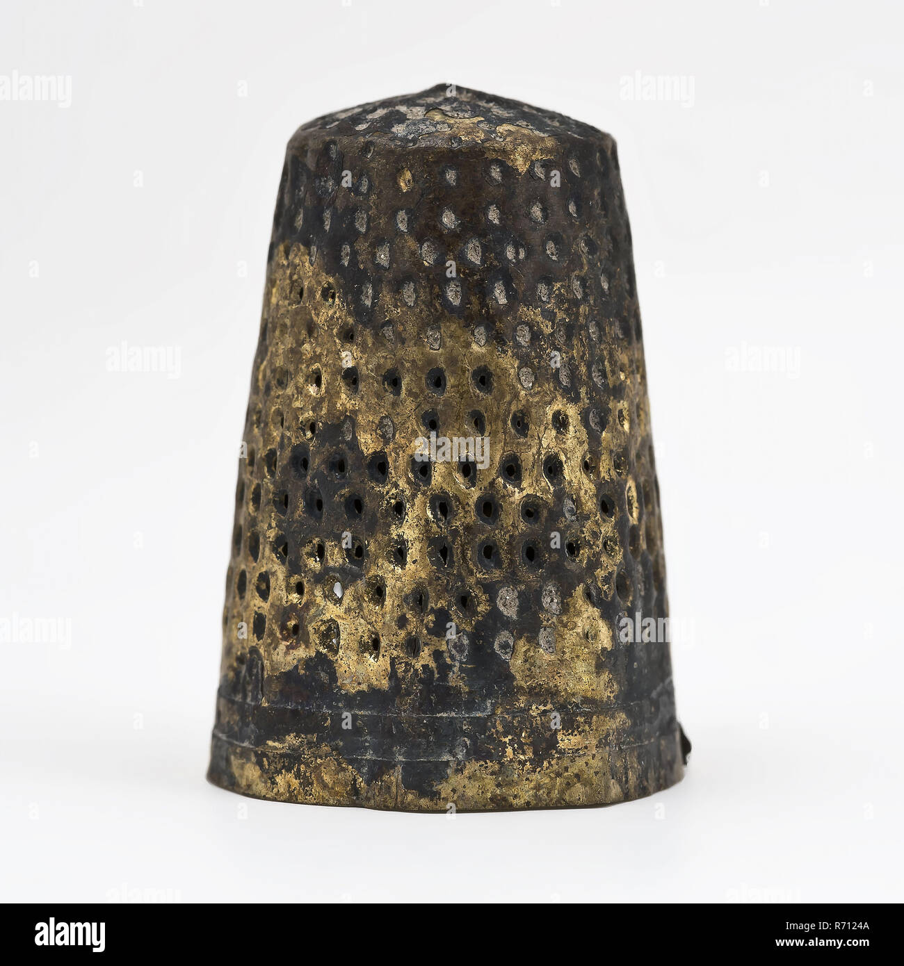 Copper Sewing Machine High Resolution Stock Photography and Images - Alamy