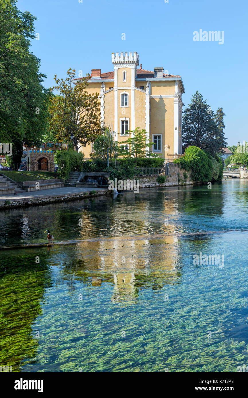 Town of L'Isle-sur-la-Sorgue on the Sorgue river, Vaucluse, Provence ...