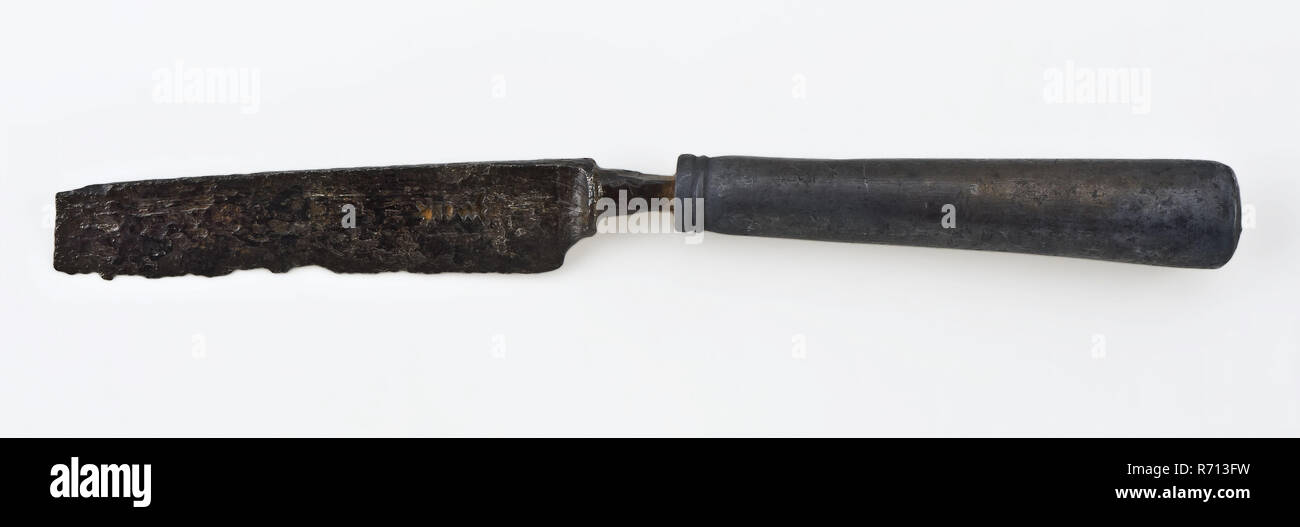 Blade with short blade and metal handle with round cross section, knife ...