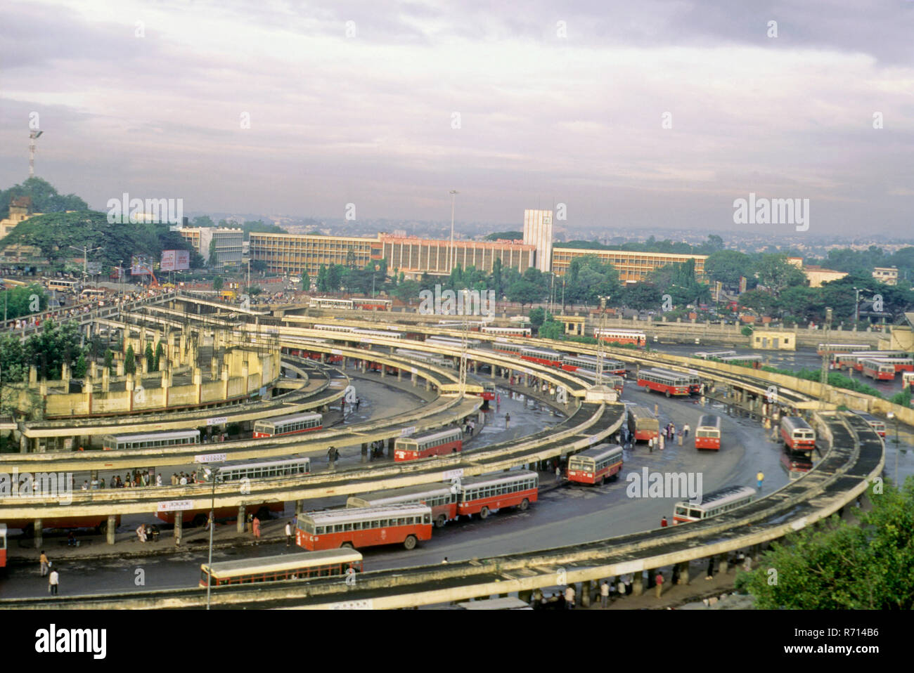 India bus stand hi-res stock photography and images - Alamy