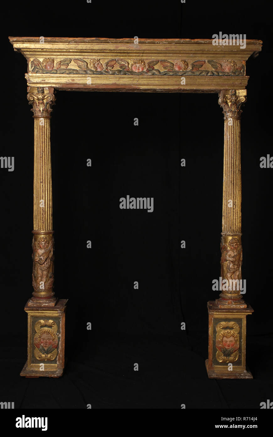 Gold cornice hi-res stock photography and images - Alamy