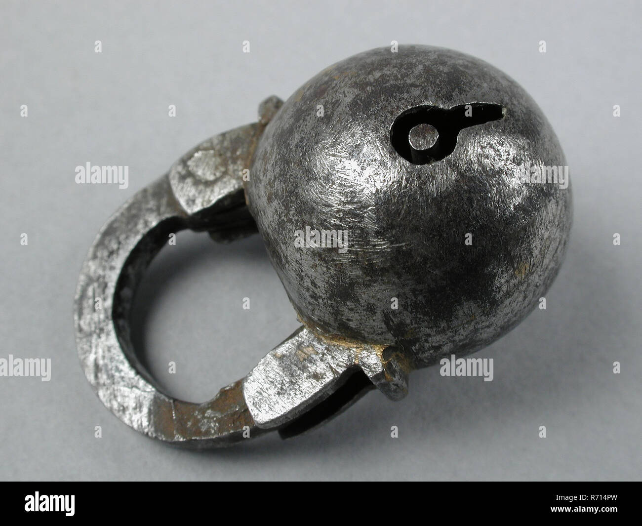 Closing bracket hi-res stock photography and images - Alamy