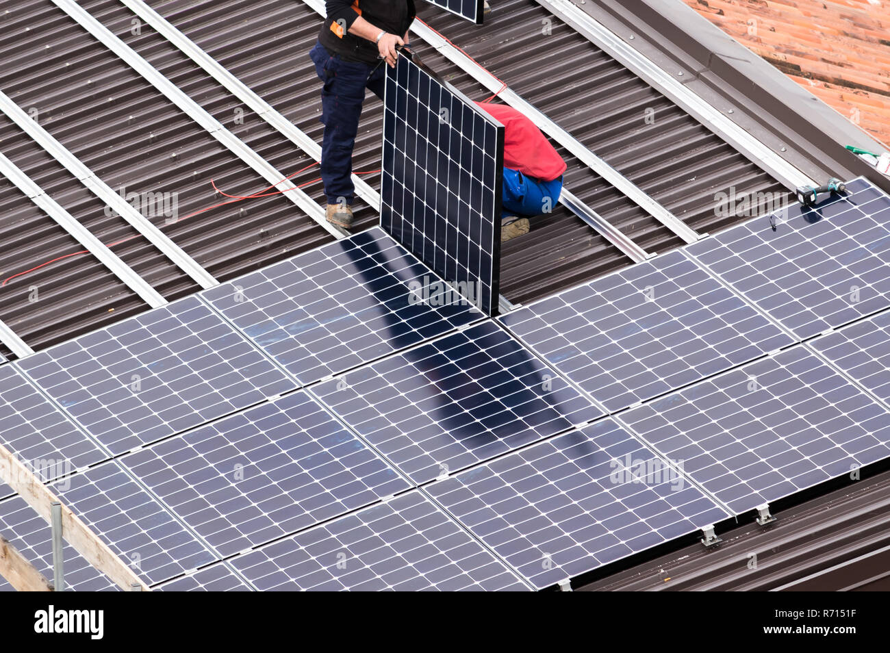 Solar panel and workers Stock Photo - Alamy