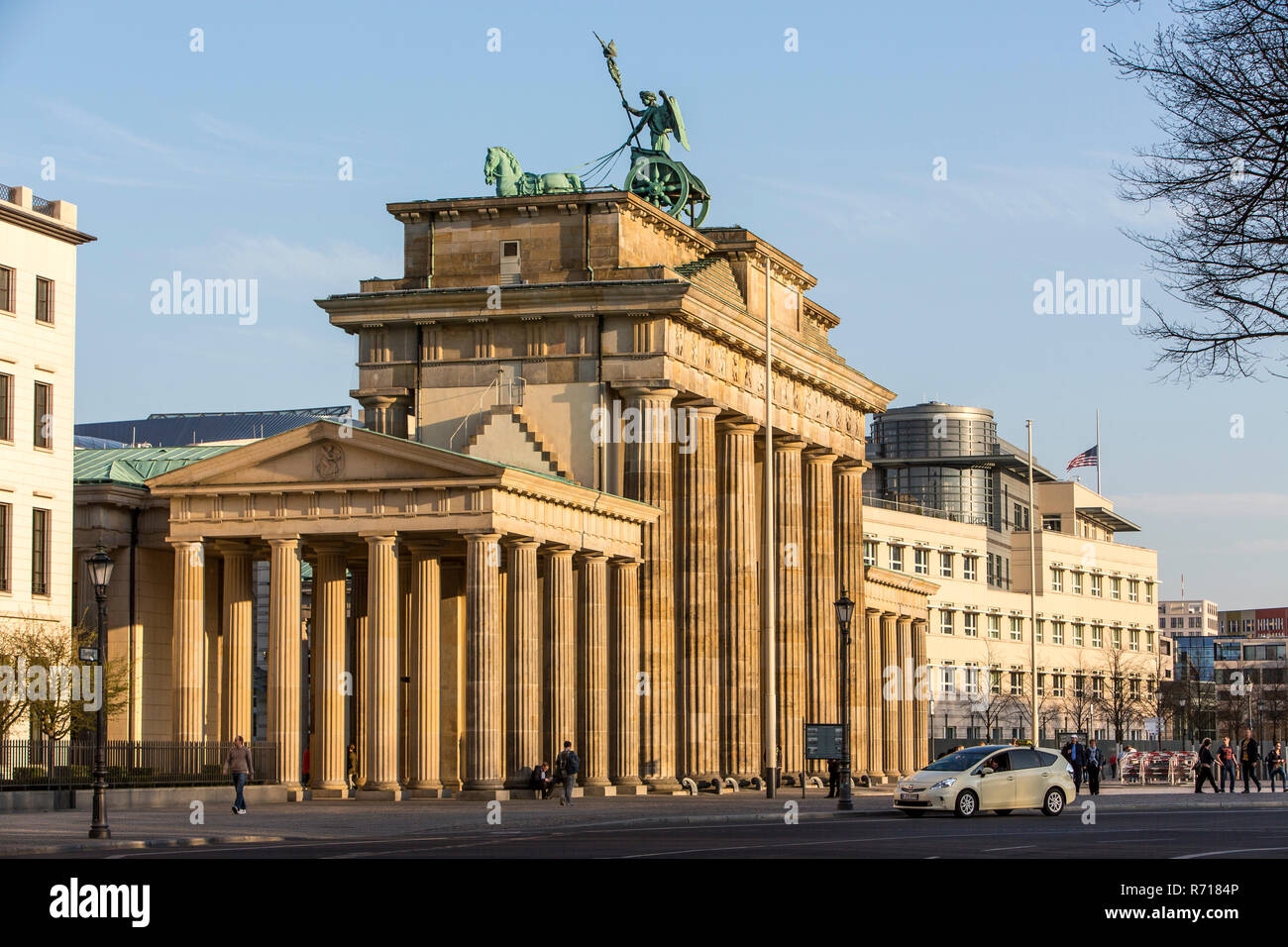 Embassy gate hi-res stock photography and images - Alamy