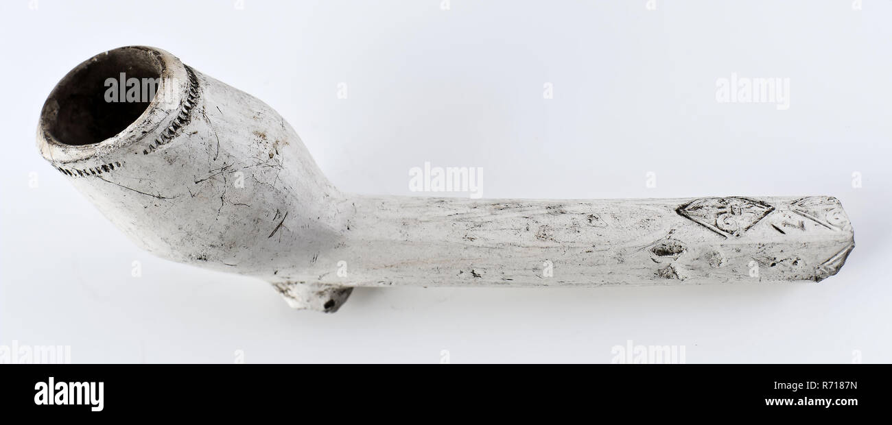 White clay pipe, marked with stalk decorated with fleur de lis stamps ...