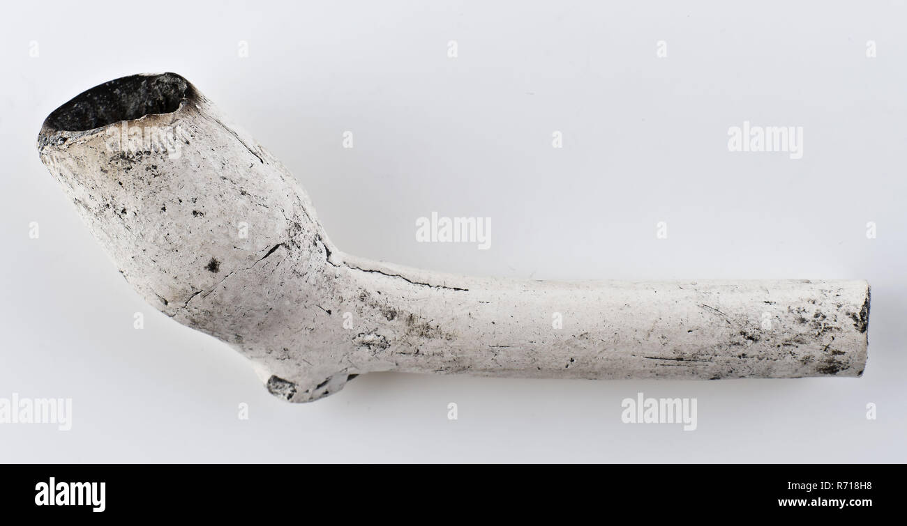 Pipe clay triangle hi-res stock photography and images - Alamy