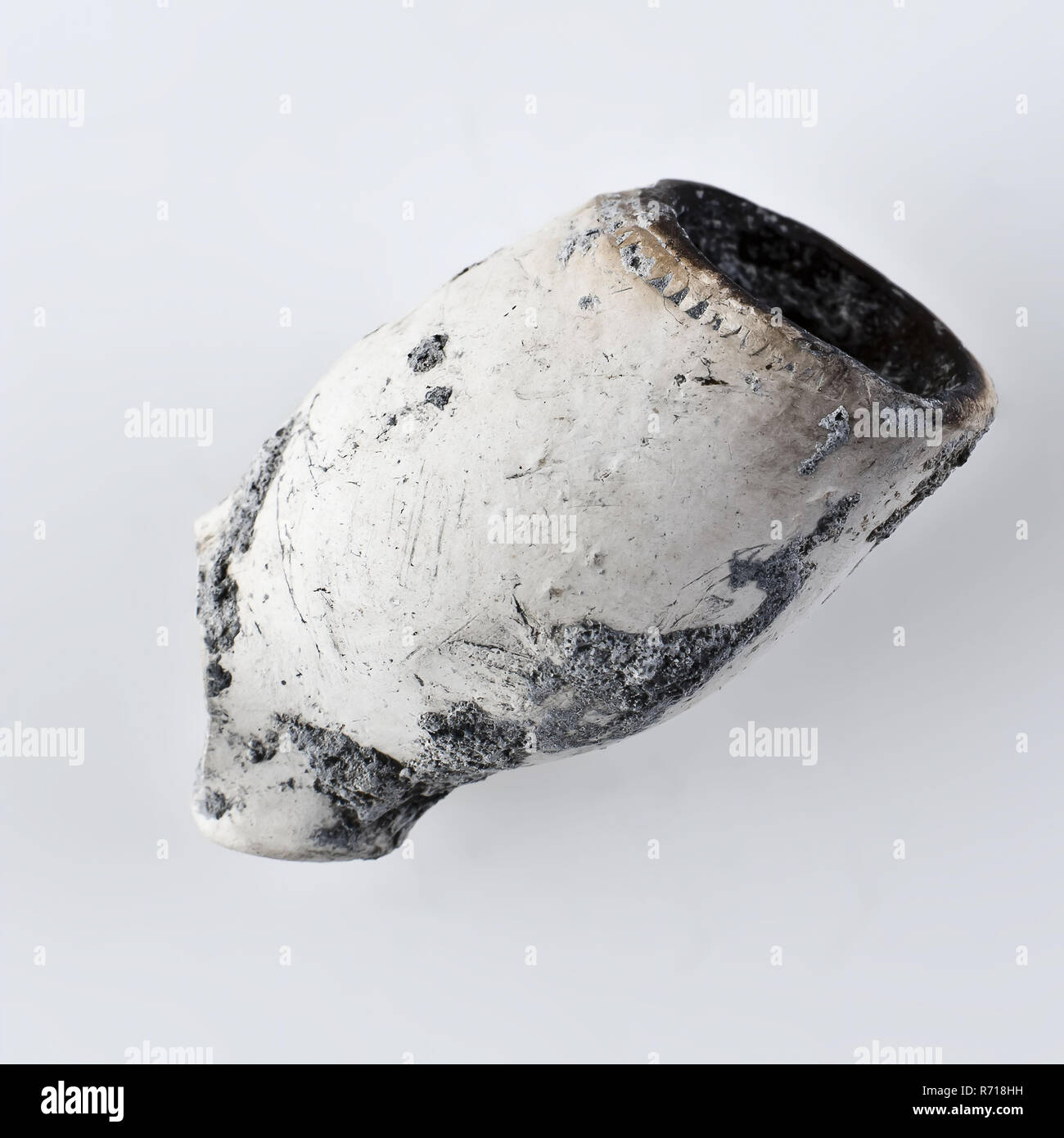Pipe clay triangle hi-res stock photography and images - Alamy