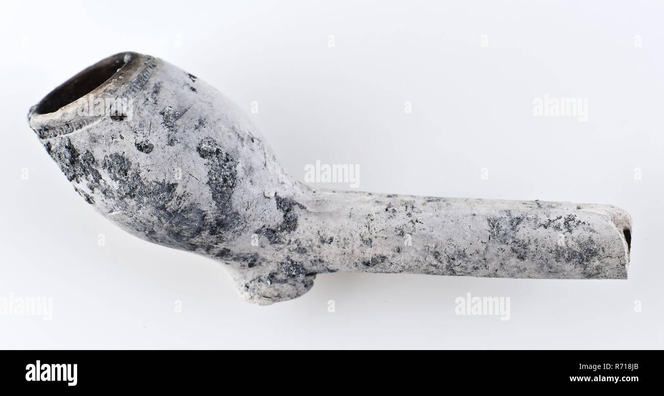 Pipe clay triangle hi-res stock photography and images - Alamy