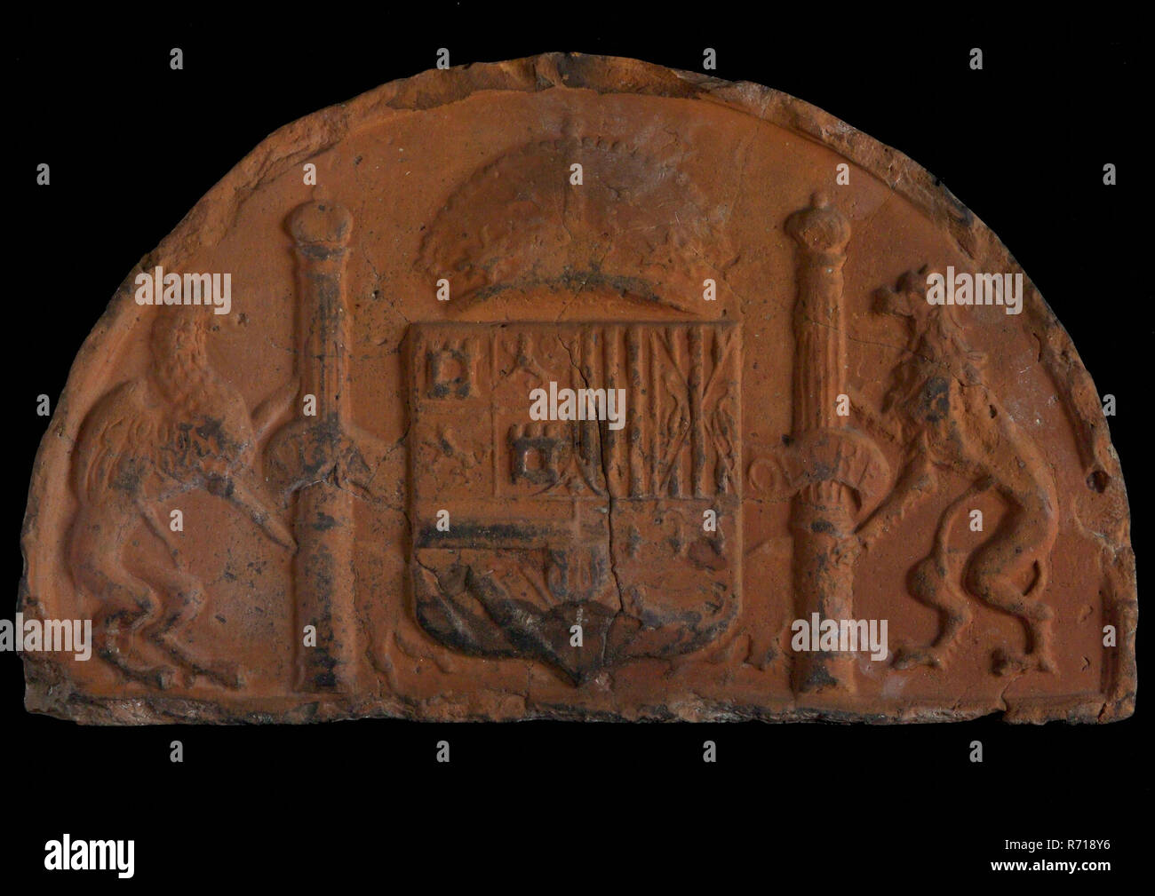 Half pillars hi-res stock photography and images - Alamy