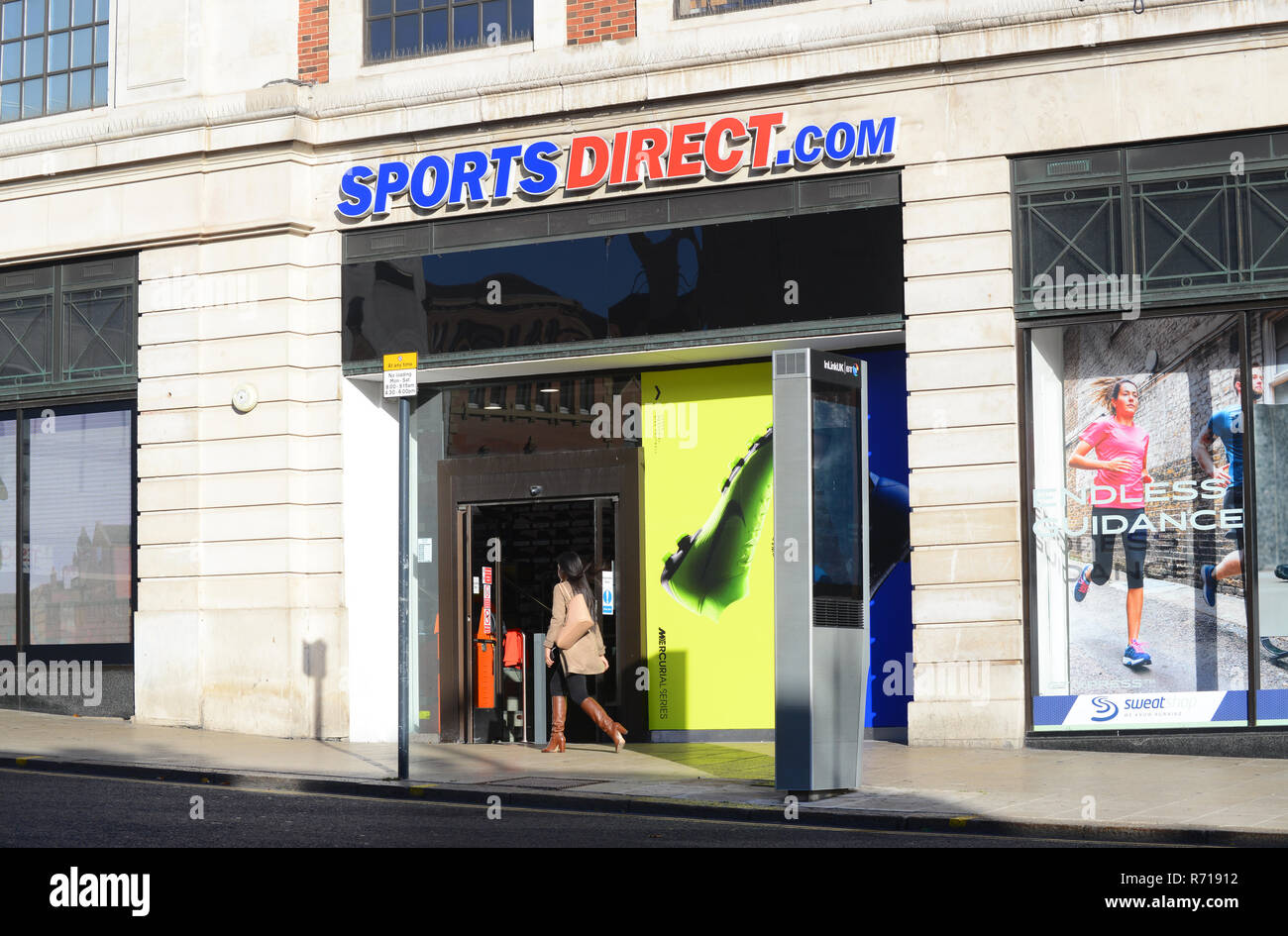 Leeds united football logo hi-res stock photography and images - Alamy