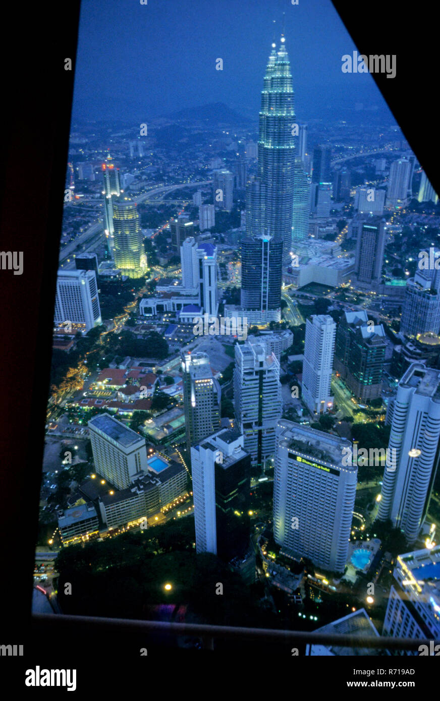 Petronas Towers (KLCC Twin Towers), Kuala Lumpur, Malaysia Stock Photo ...