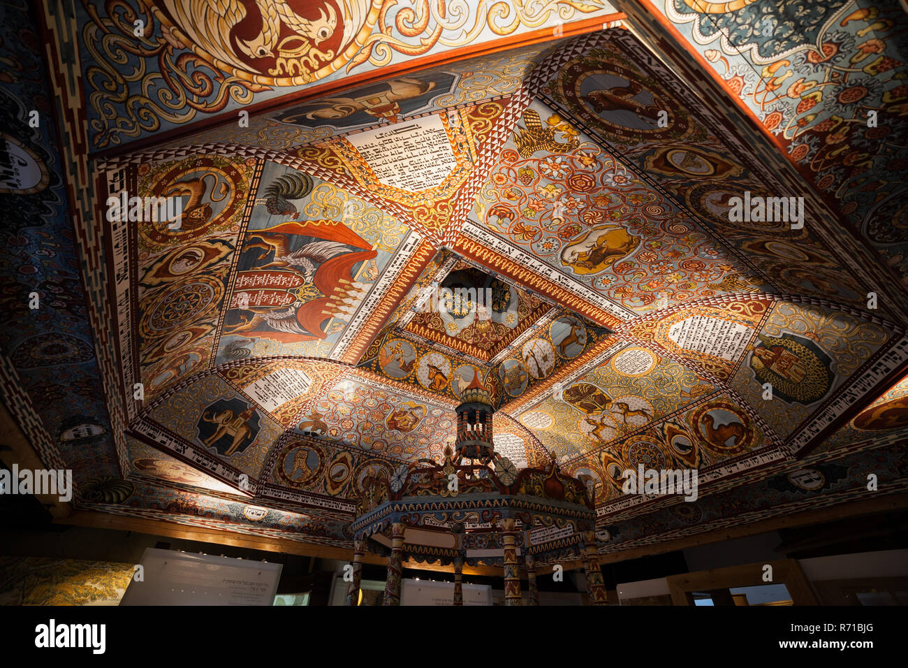 Bimah synagogue hi-res stock photography and images - Alamy