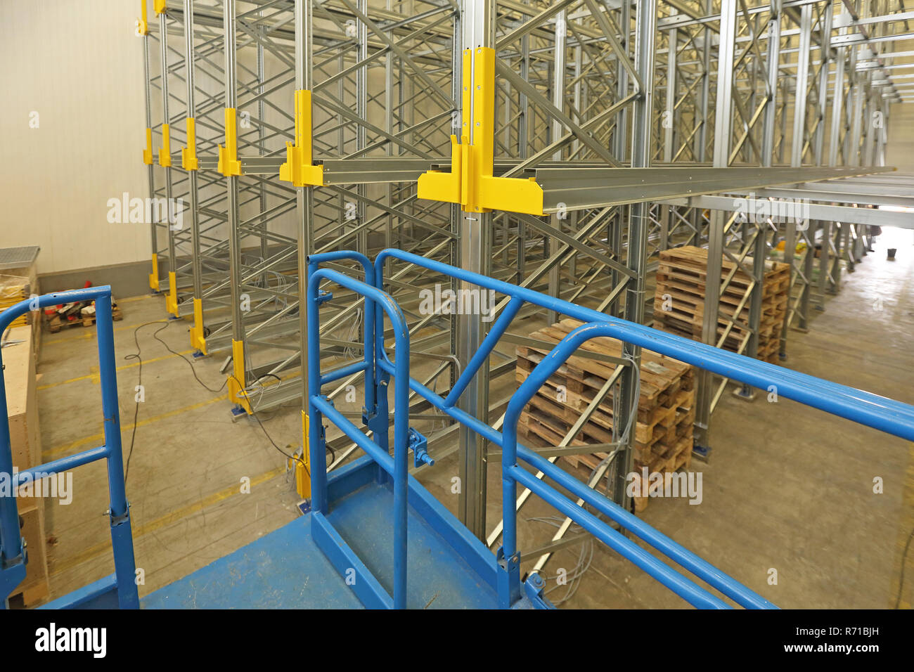 Elevating Work Platform Stock Photo - Alamy