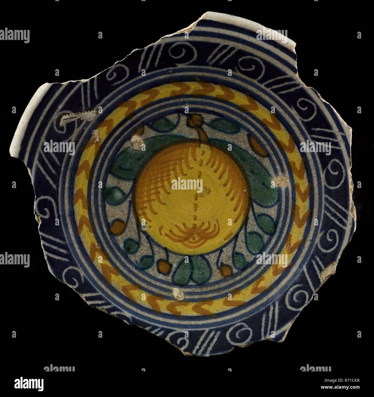 Small majolica dish, polychrome, in the middle of pomegranate ...