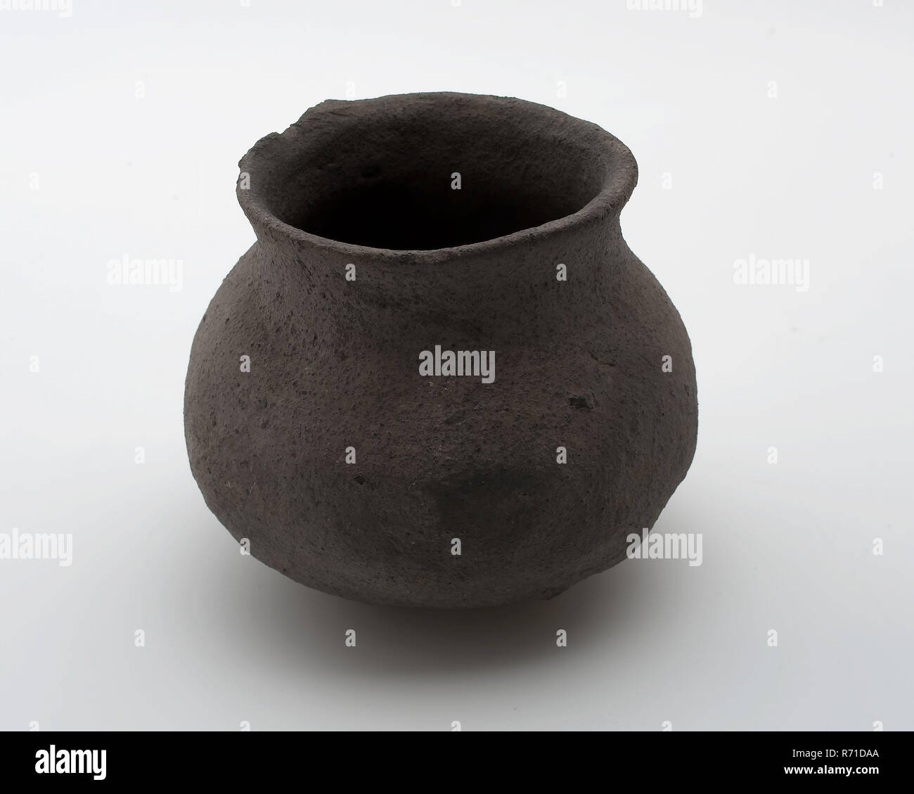 Thin gray earthenware hi-res stock photography and images - Alamy