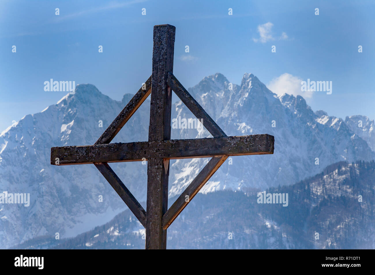 Jesus walking cross hi-res stock photography and images - Alamy
