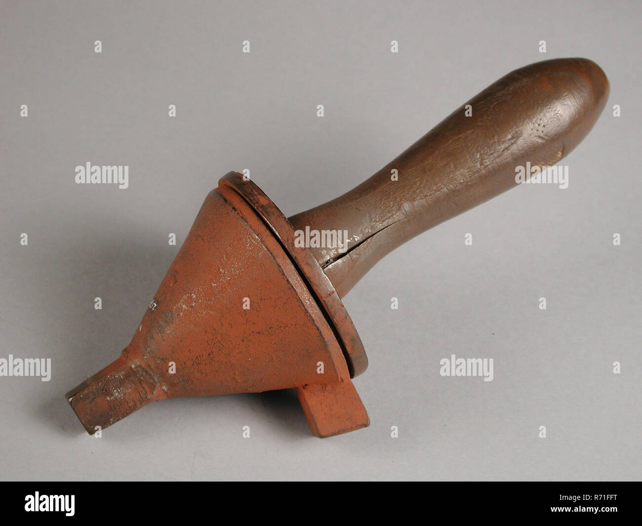 Cast iron craft hi-res stock photography and images - Alamy