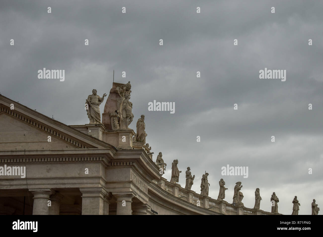 Saint peter square right wing hi-res stock photography and images - Alamy