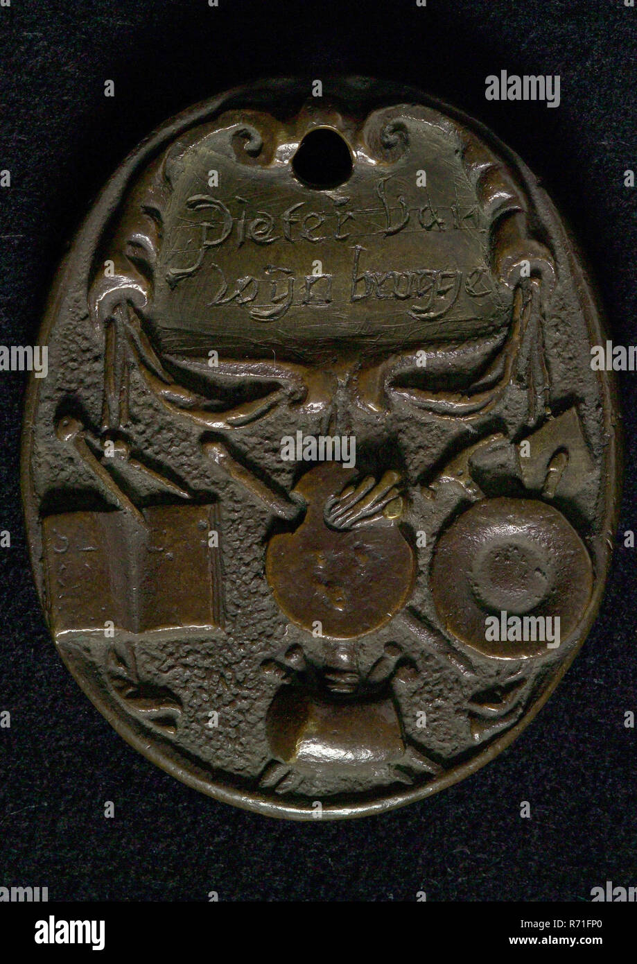Oval guild medal of the painters and artists or St. Lucas in Rotterdam ...