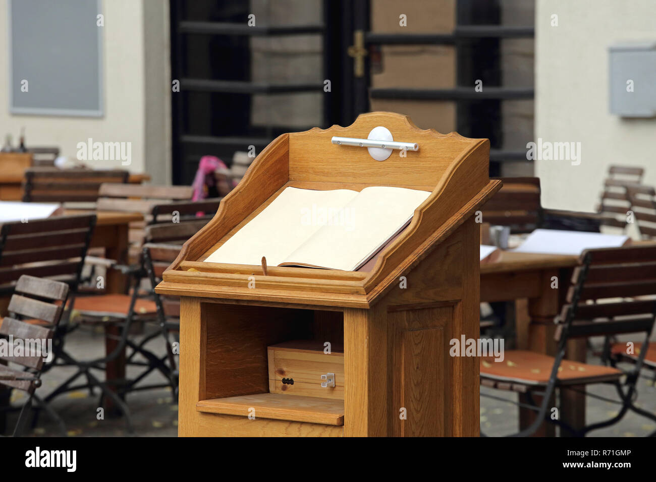 Rostrum restaurant hi-res stock photography and images - Alamy