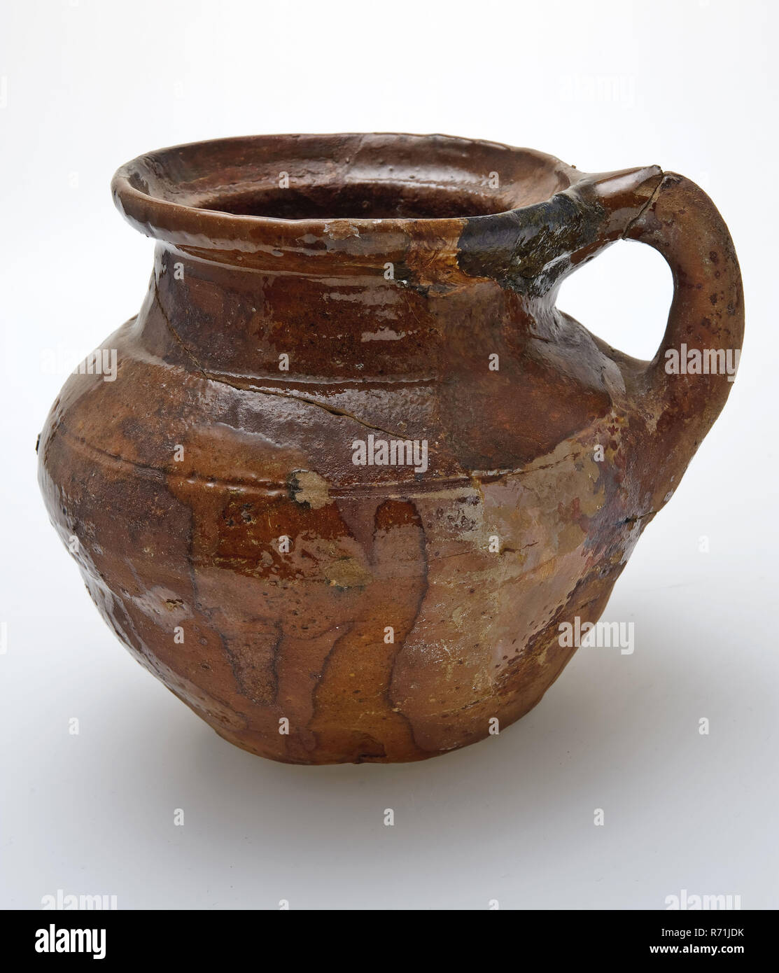 Pottery room comfort on vaulted bottom, convex model with neck and ...