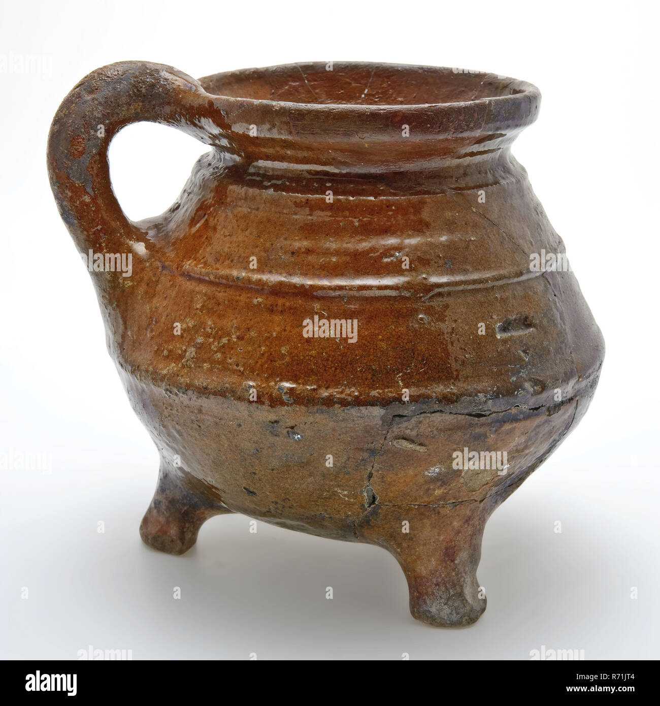Cooking jug, grape-model of red earthenware on three legs, sausage ear ...