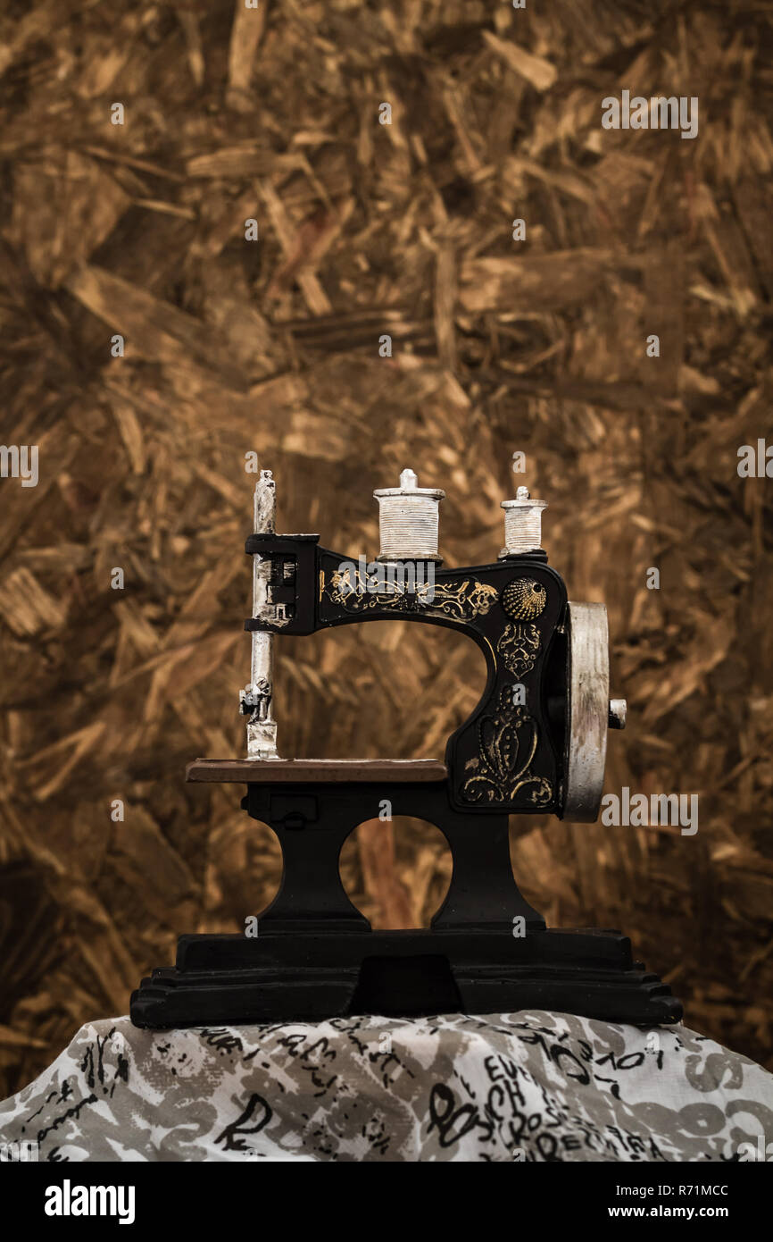 Vintage toy sewing machine hi-res stock photography and images - Alamy