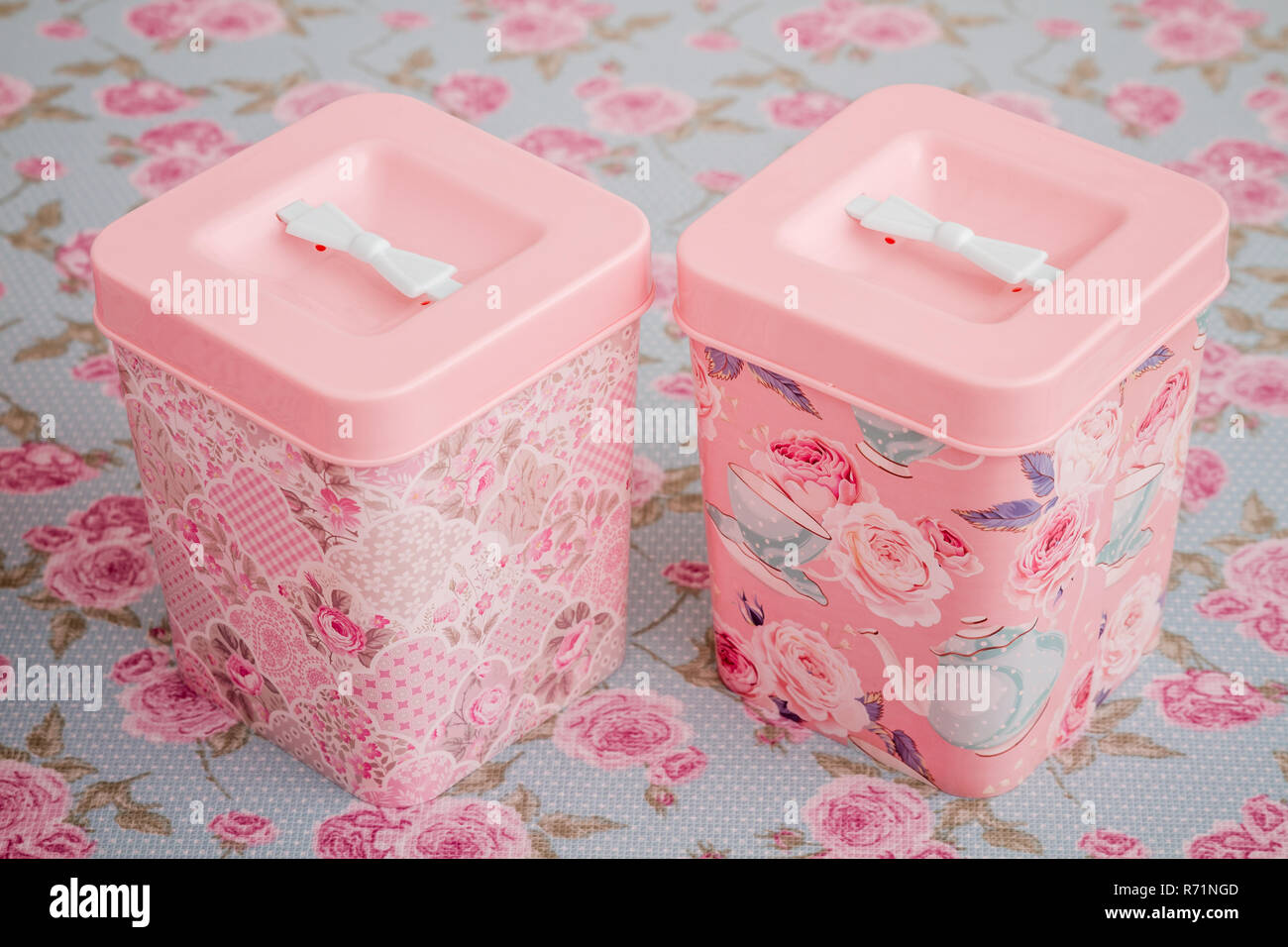 Cylindrical floral pattern hi-res stock photography and images - Alamy