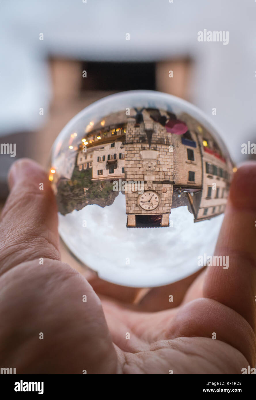 Mirror clock reflect hi-res stock photography and images - Alamy