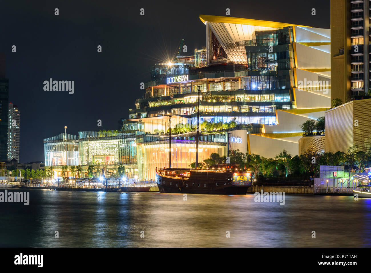 Bangkok , Thailand - 23 Nov, 2018: ICONSIAM Shopping center with cloud ...