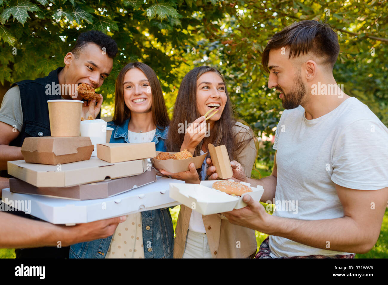 Friend junk food cup hi-res stock photography and images - Alamy