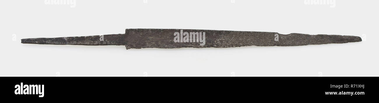 Blade of dagger with one cutting blade of armor crusher or kidney ...