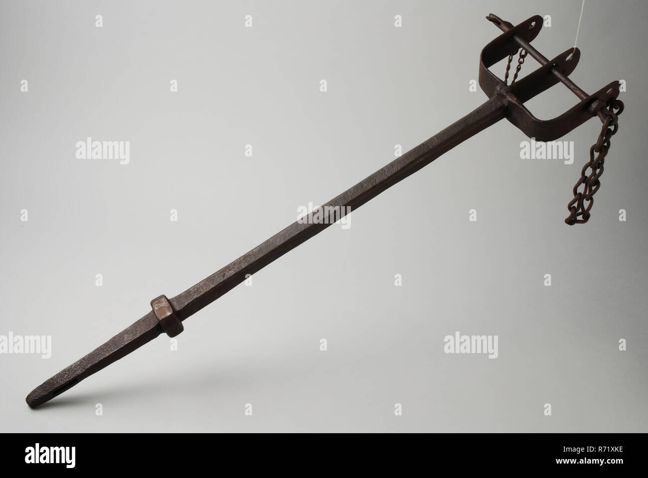 Foot iron with extra long boom and stern that can be placed in the beam ...