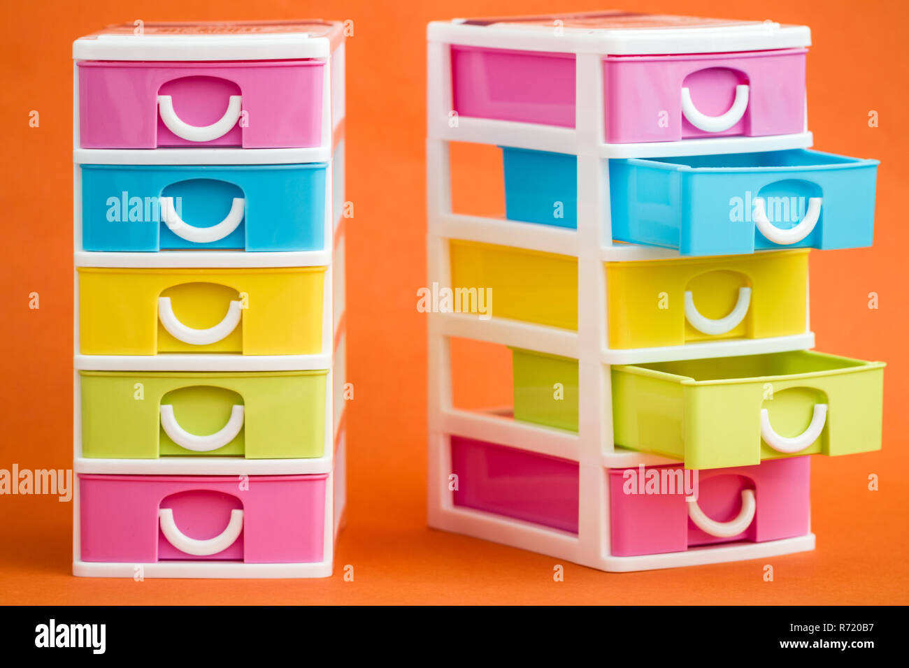 Plastic drawers hi-res stock photography and images - Alamy