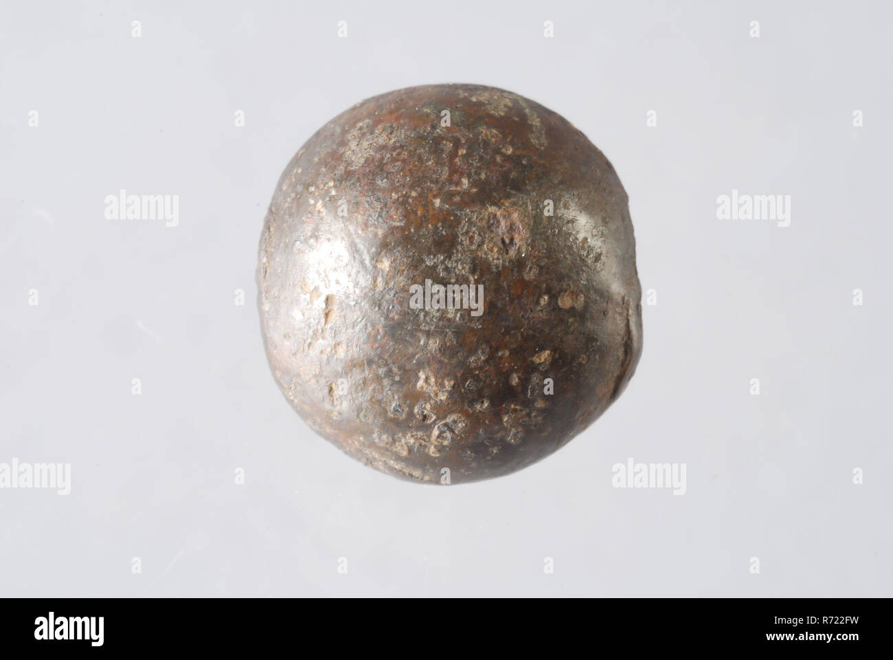 Metal knot, semi-circular and undecorated, knot clothing accessory ...