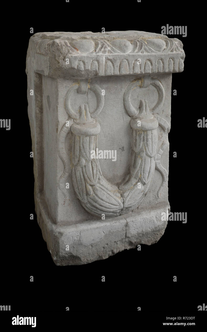 Serpentine forms hi-res stock photography and images - Alamy