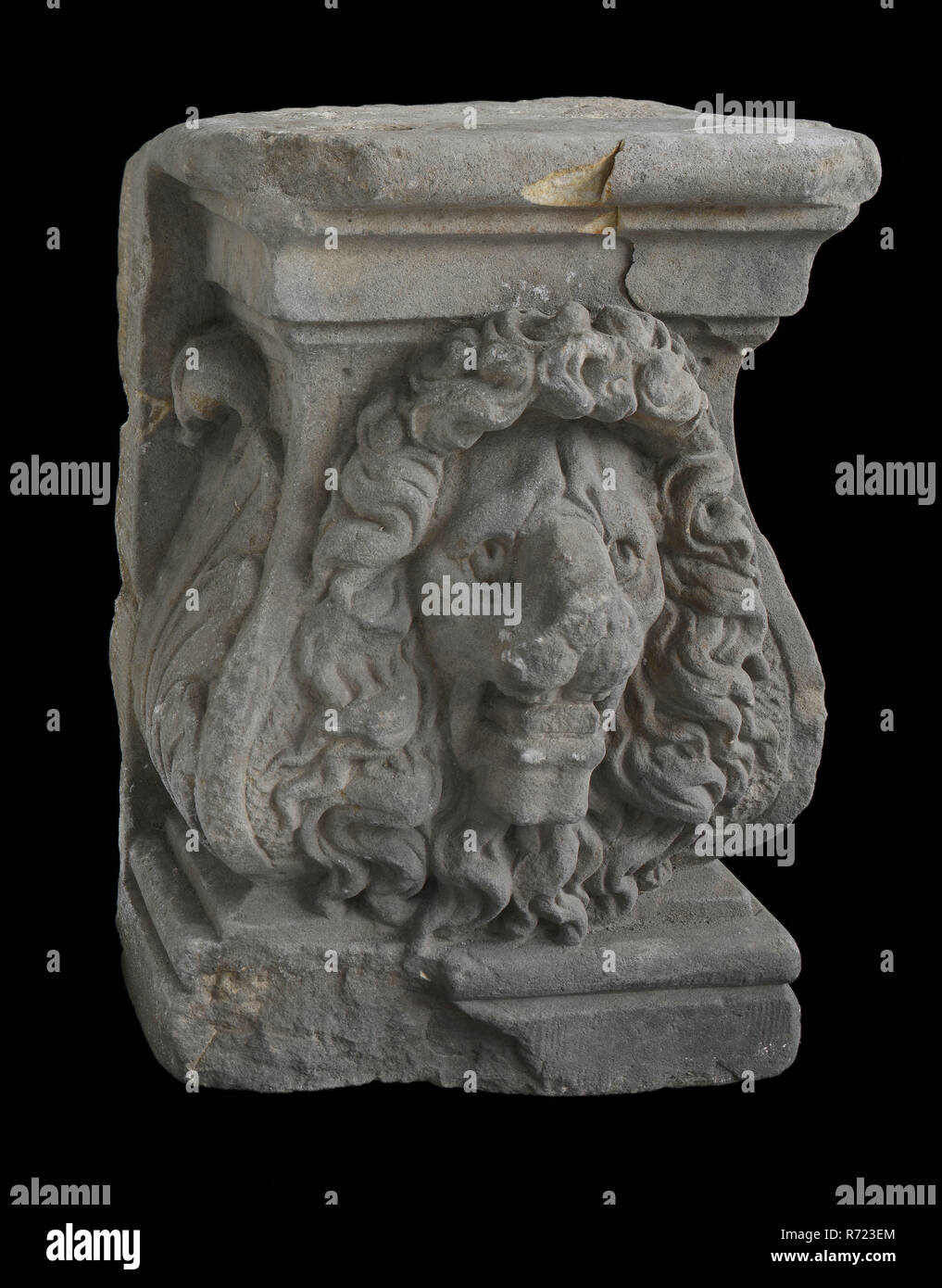 Lions head component hi-res stock photography and images - Alamy