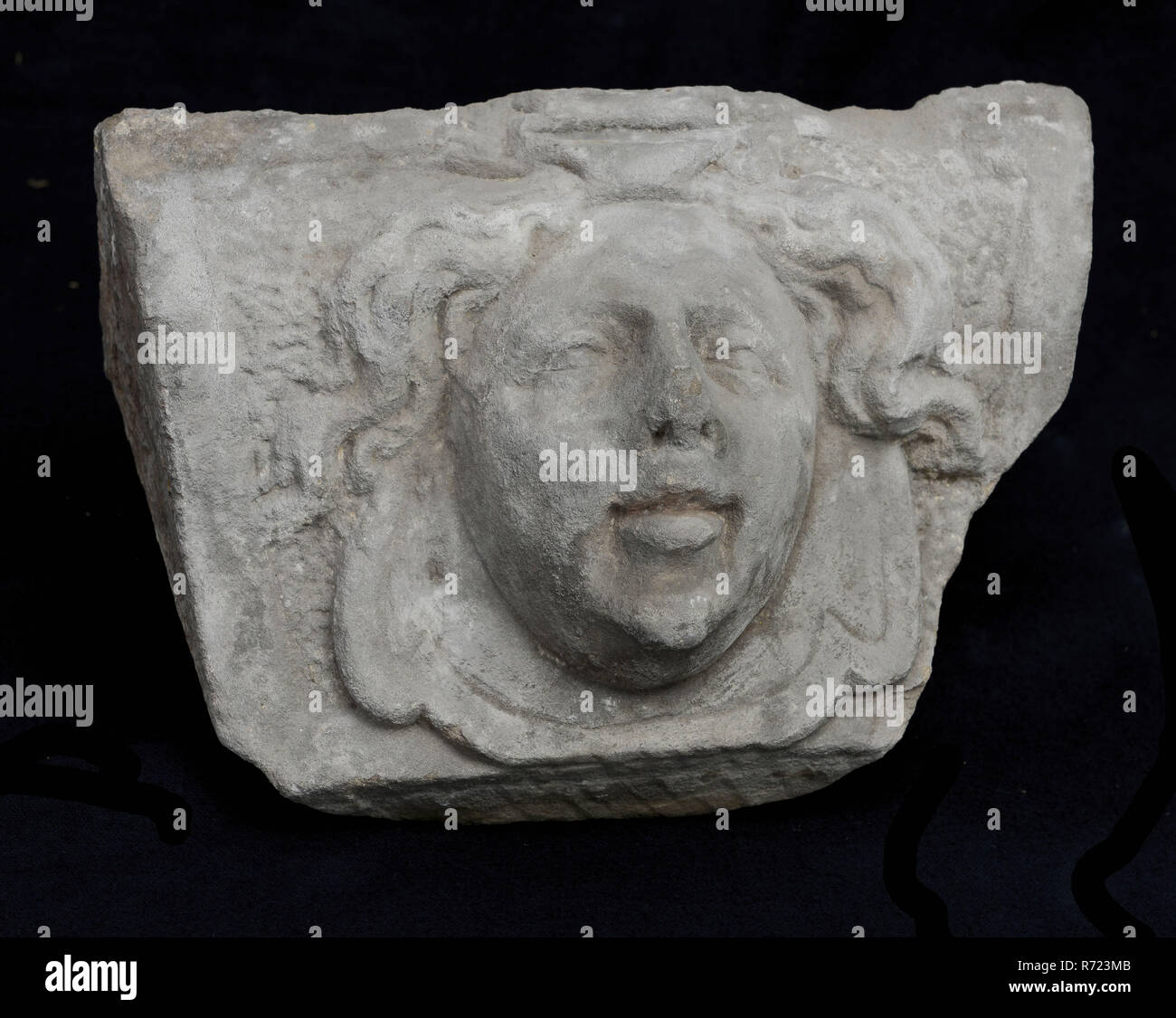 Console, female head with broad lobed collar, console building element ...