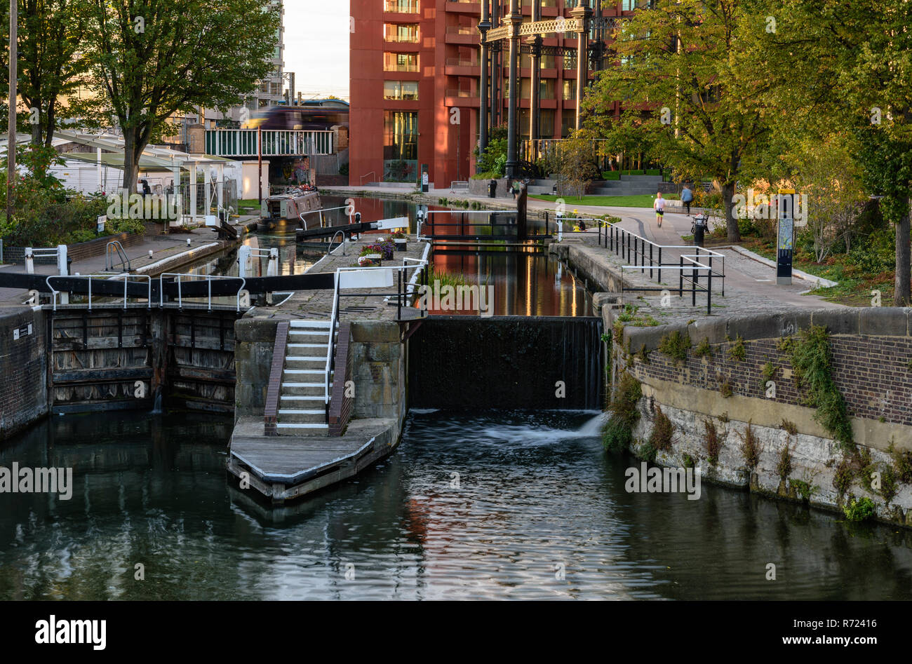 St pancras lock railway bridge hi-res stock photography and images - Alamy