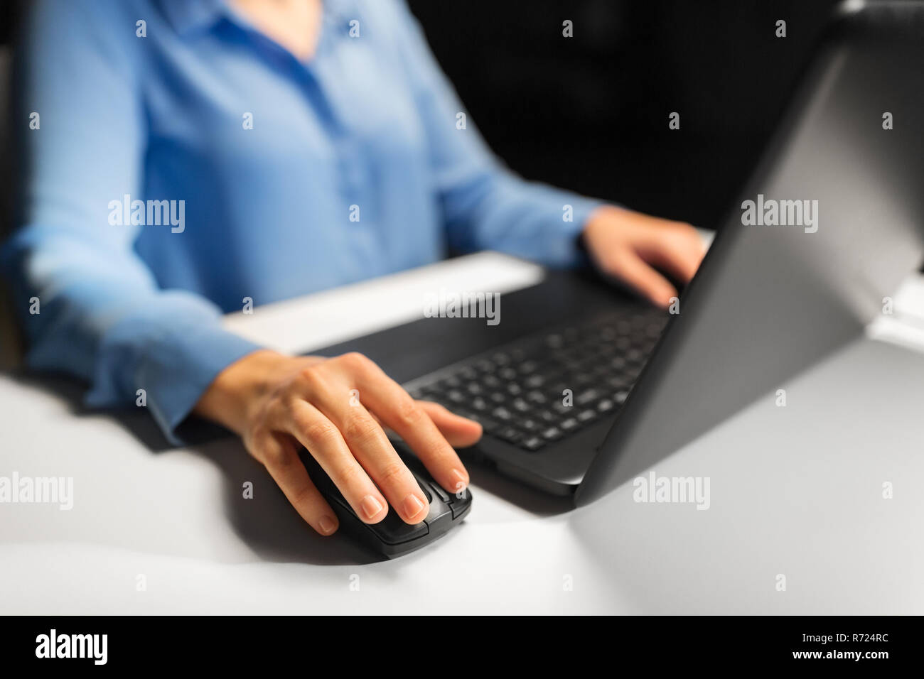 close up of female hand using computer mouse Stock Photo - Alamy