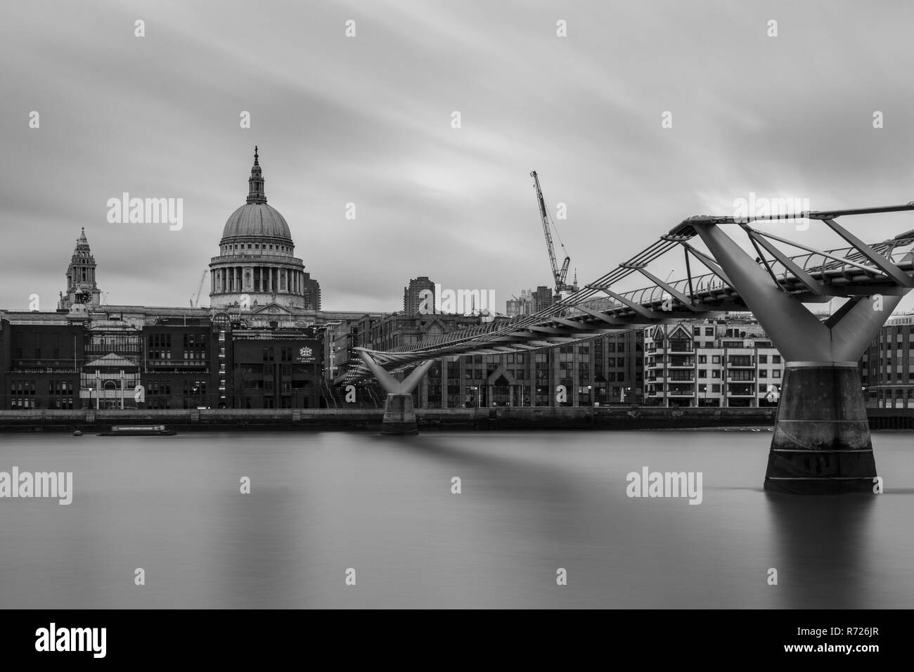 River thames flows under tower hi-res stock photography and images - Alamy