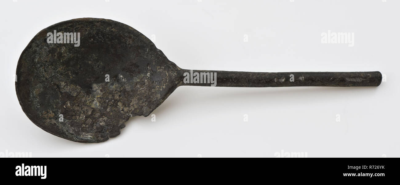 Hendrick Jongelingh?, Spoon with round handle and egg-shaped container ...