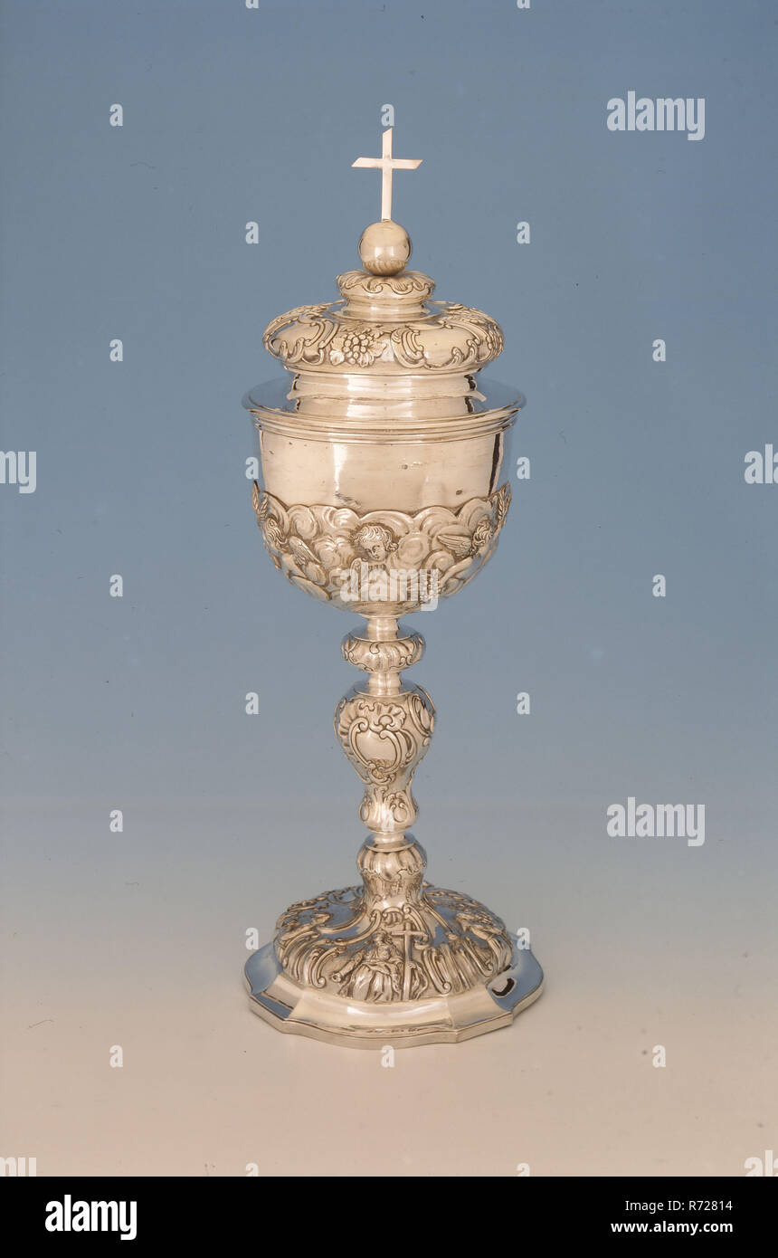 Gilded silver ciborium, with on foot depictions of Mary, Saint Francis ...