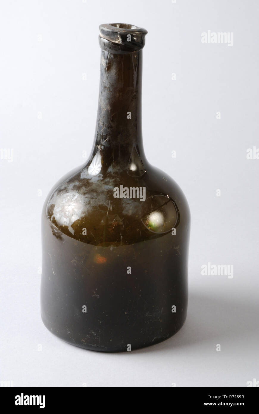 Drooping shoulders hi-res stock photography and images - Alamy