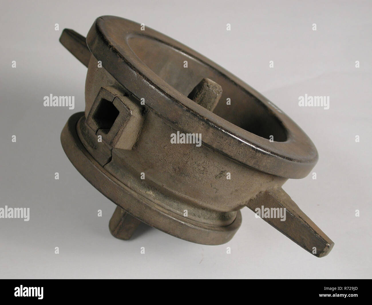 Heavy stand ring hi-res stock photography and images - Alamy