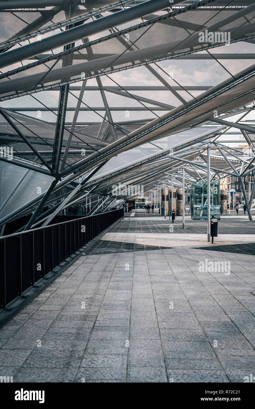Piazza garibaldi naples italy hi-res stock photography and images - Alamy