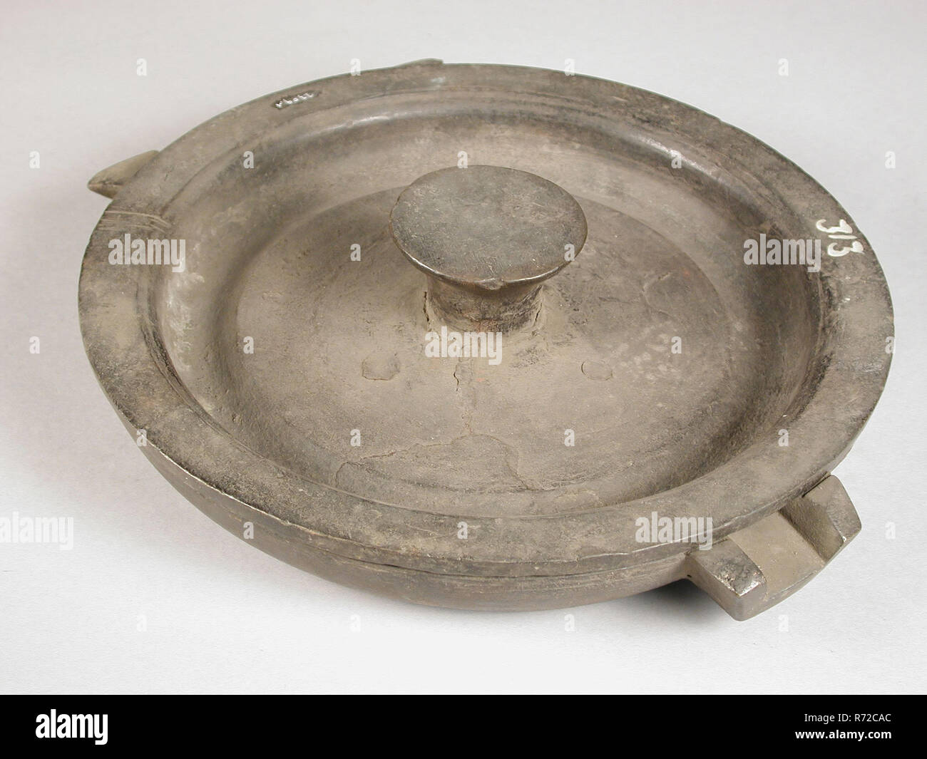 Large convex pot hi-res stock photography and images - Alamy