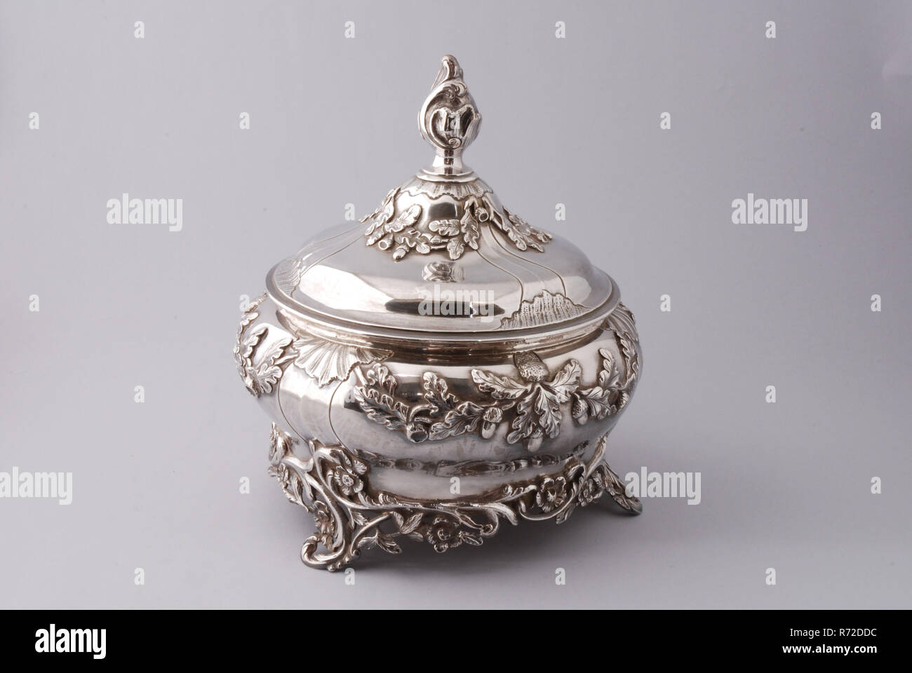 Silversmith: Johannes Jansen, Silver tobacco spot, tobacco stain pot ...