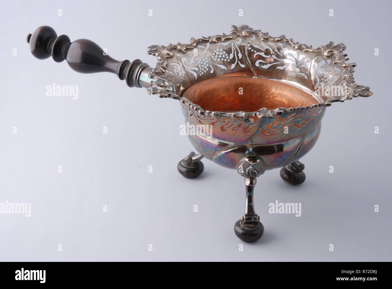 Stainless steel chafing dish hi-res stock photography and images - Alamy