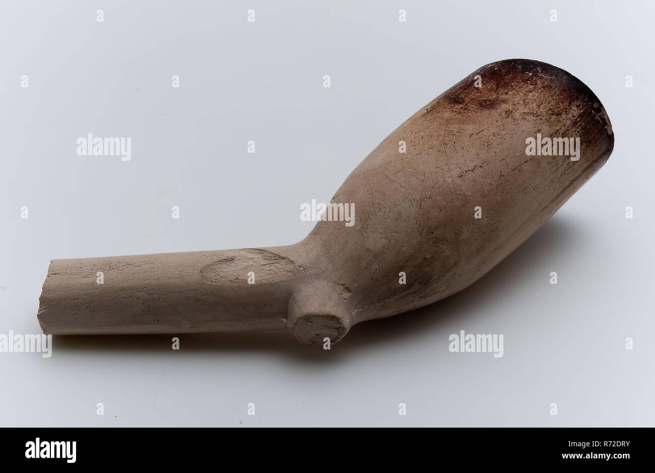 Ceramic smoking pipes hi-res stock photography and images - Alamy